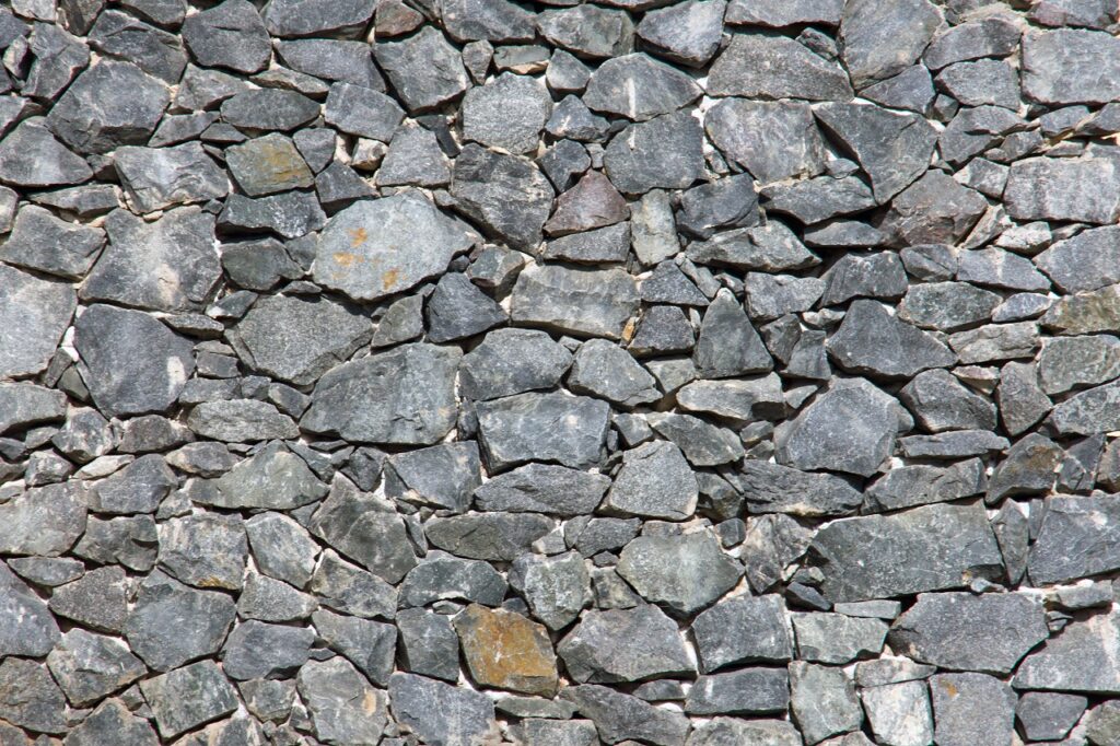 Est-ce possible de fixer sur un mur crépi sans le percer ? - Despaysages.fr